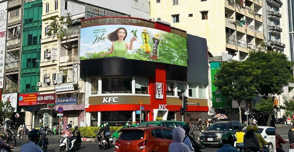 Quảng cáo màn hình LED KFC 78 Lê Lai, Ngã 6 Phù Đổng, Quận 1