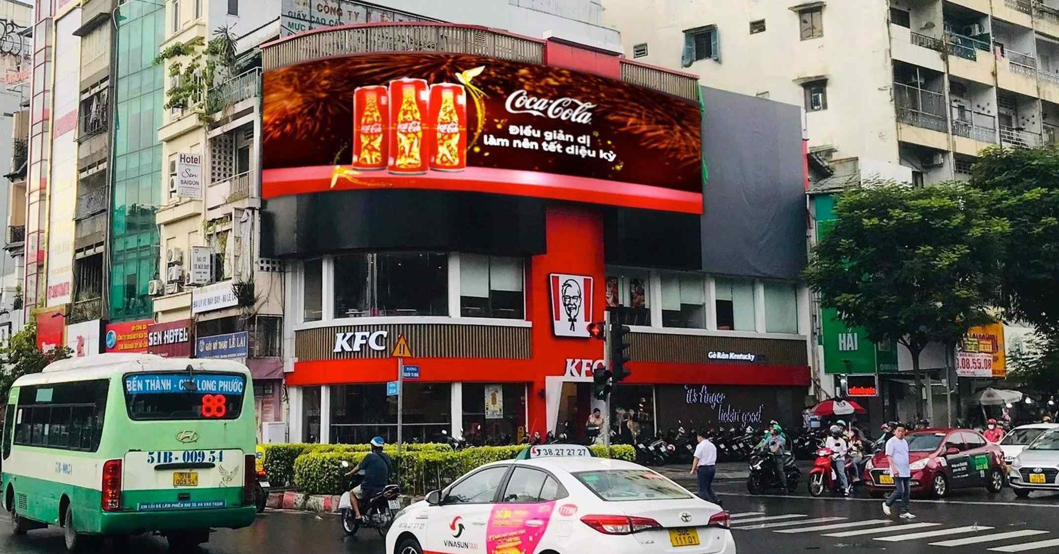 Quảng cáo màn hình LED KFC 78 Lê Lai, Ngã 6 Phù Đổng, Quận 1