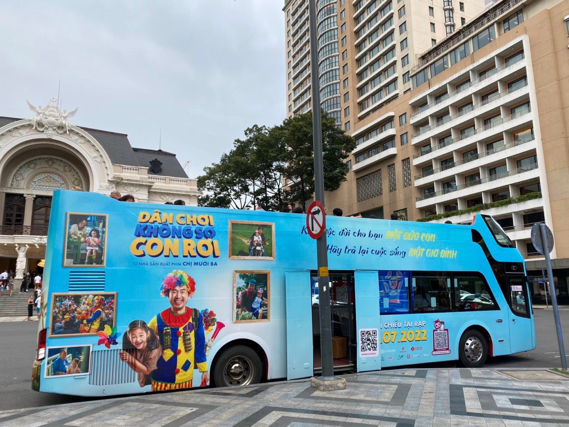 roadshow bus 2 tang - phim dan choi khong so con roi 1 - Shojiki.vn