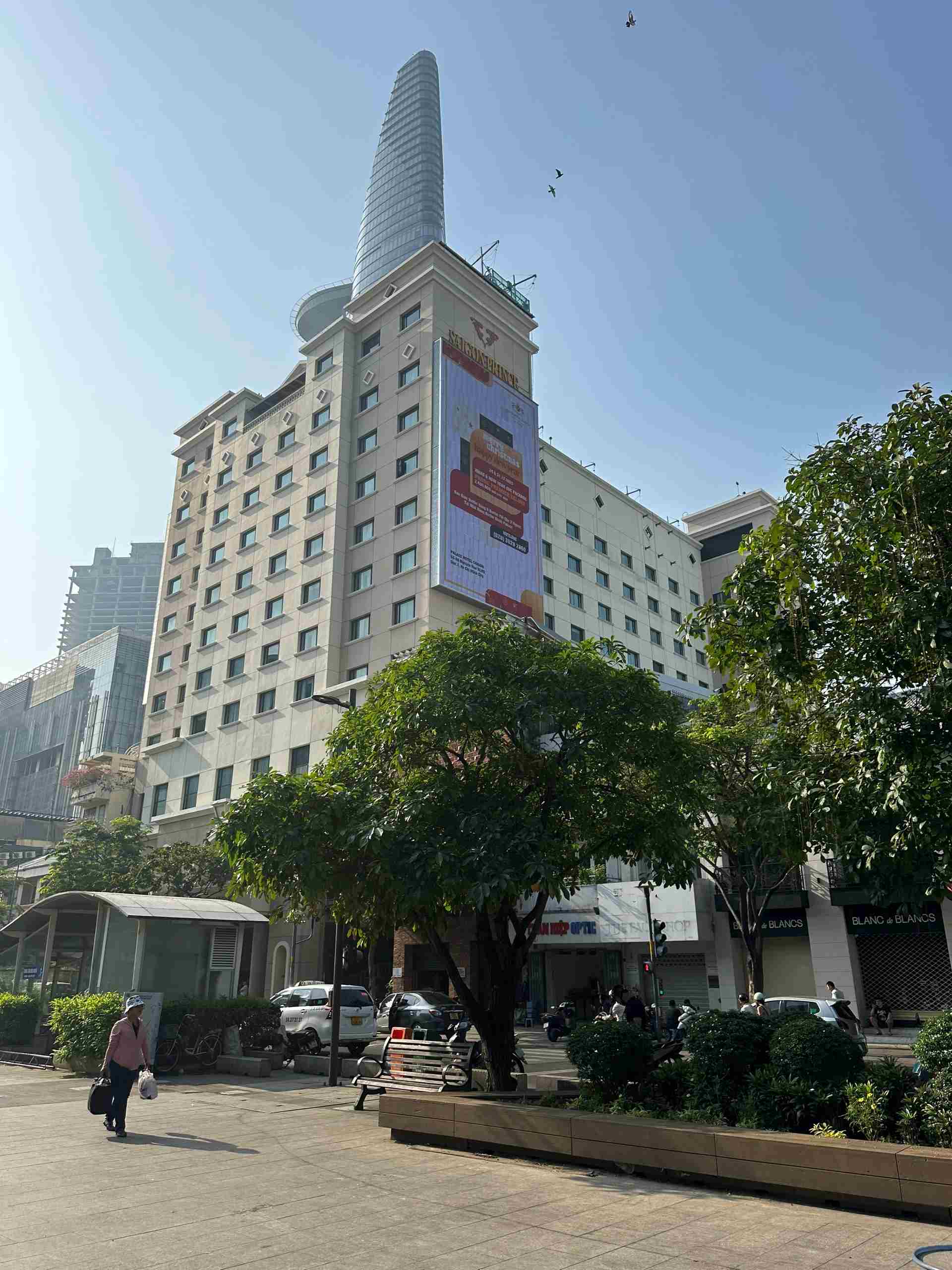man hinh led pho di bo nguyen hue 5 - Shojiki.vn