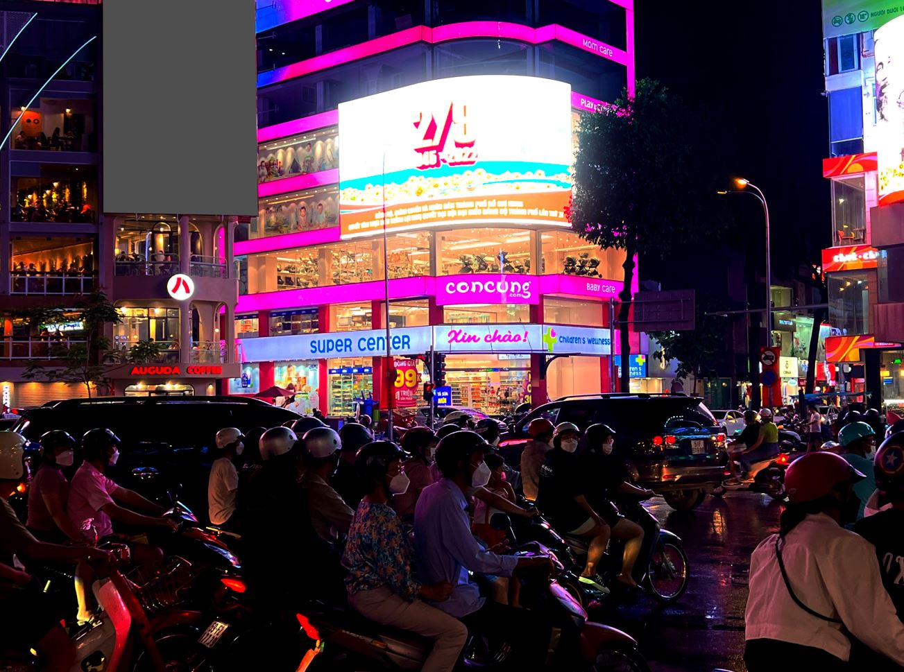 man-hinh-led-con-cung-1 - Shojiki.vn